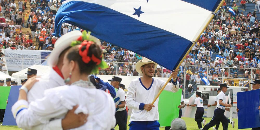 El origen del porque los hondureños se tratan de " Vos