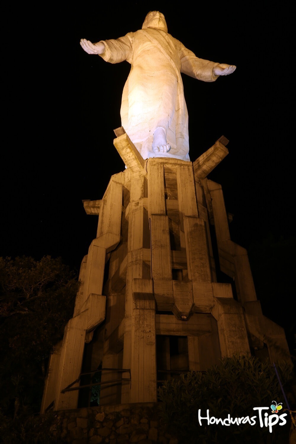 El Picacho ofrece un romance nocturno con la capital de Honduras