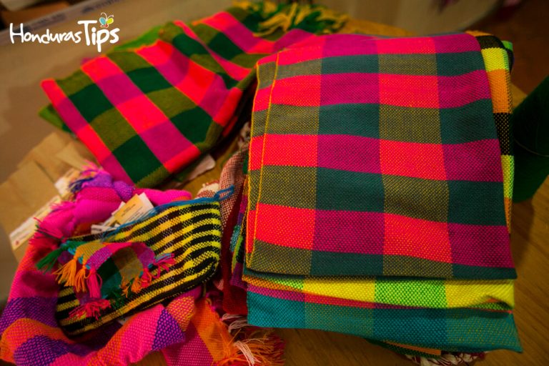 Adela Rosa, la copaneca que confecciona coloridos telares lenca