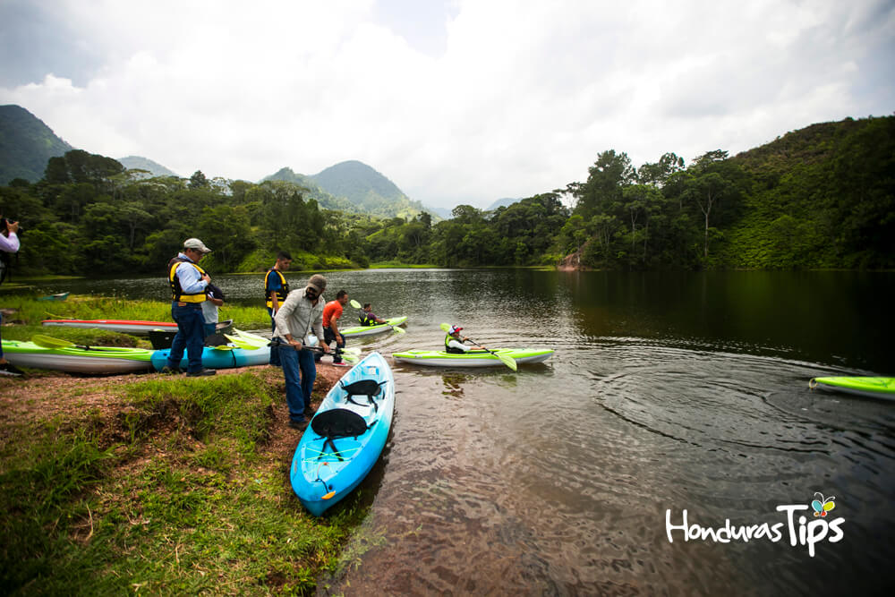 Disfrute la experiencia de recorrer las maravillas de Panacam en kayak