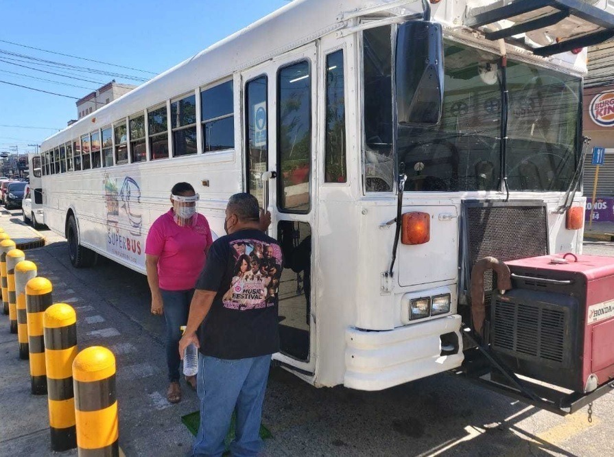 Chicas Rolands transforman su bus y recorren La Ceiba con “El superbus ...