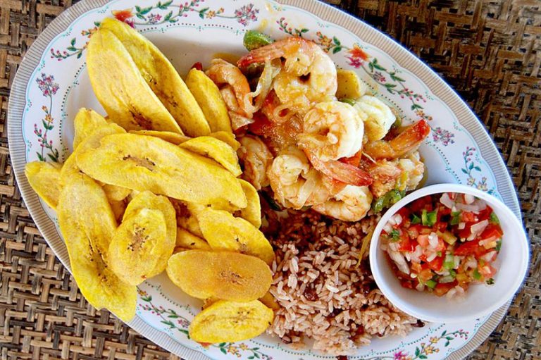 Belleza natural y exquisita gastronomía que se encuentra en La Ceiba